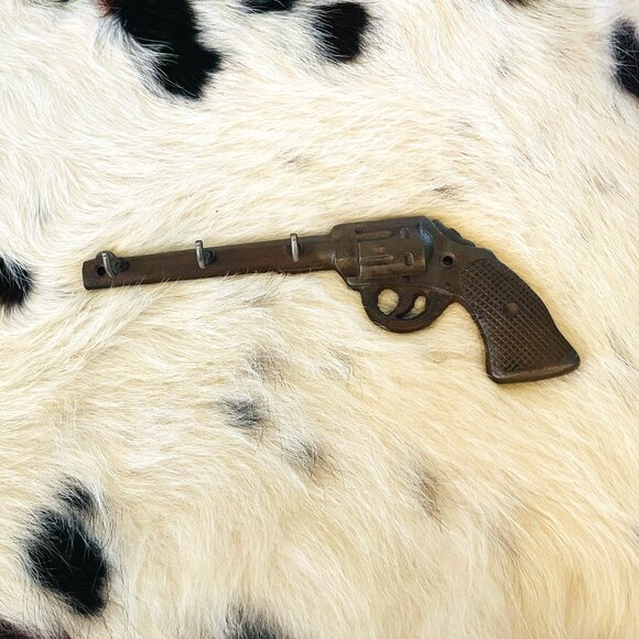 Vintage | Accents | Vtg Cast Iron Gun Key Hanger | Poshmark